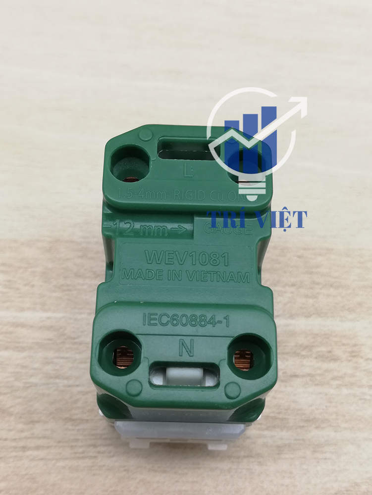 Ổ Cắm Đơn Có Màn Che Panasonic WEV 1081SW - Thiết Bị Điện Trí Việt TRÍ VIỆT
